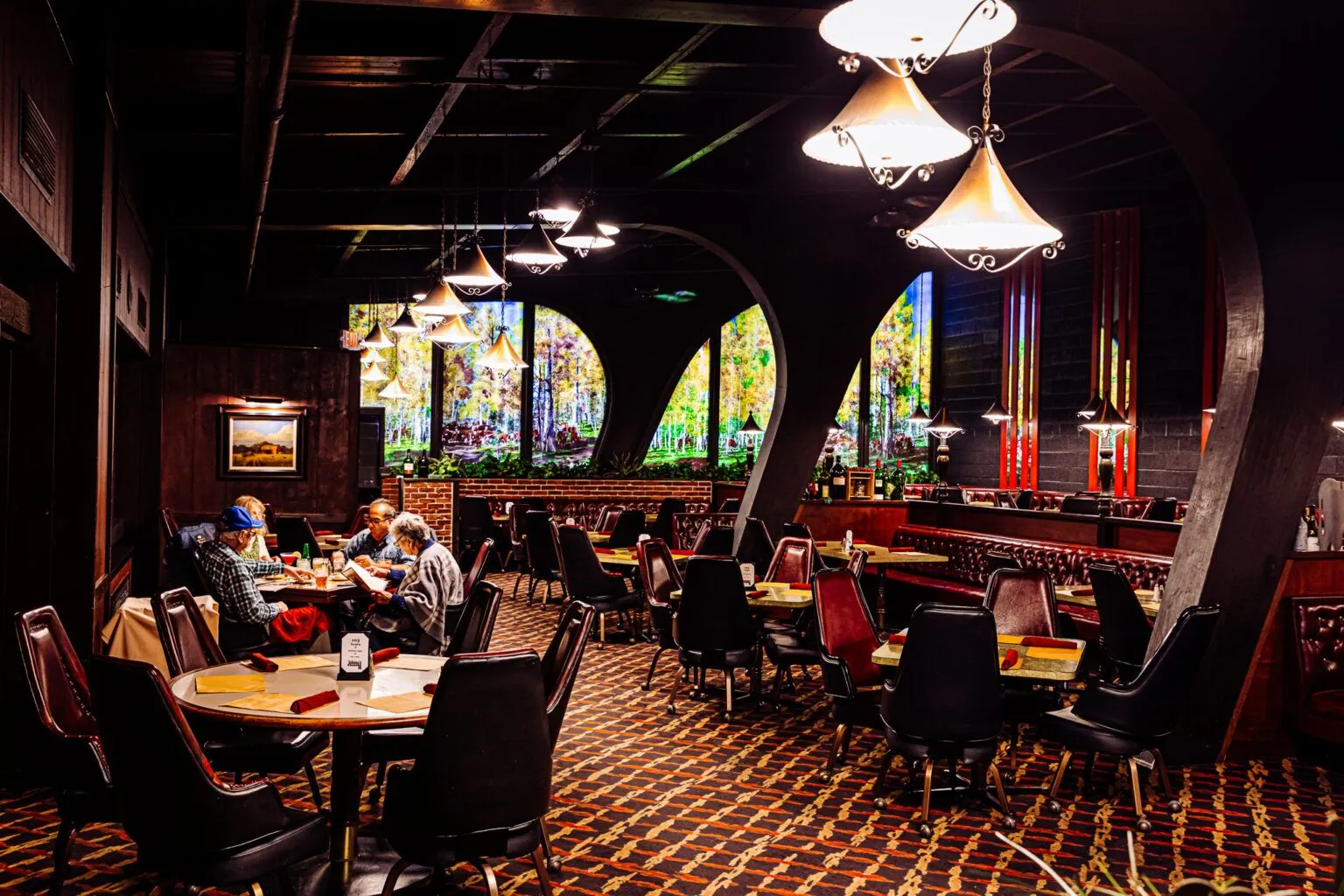 Omaha’s 103-year-old steakhouse boasts best onion rings, thrives with ...